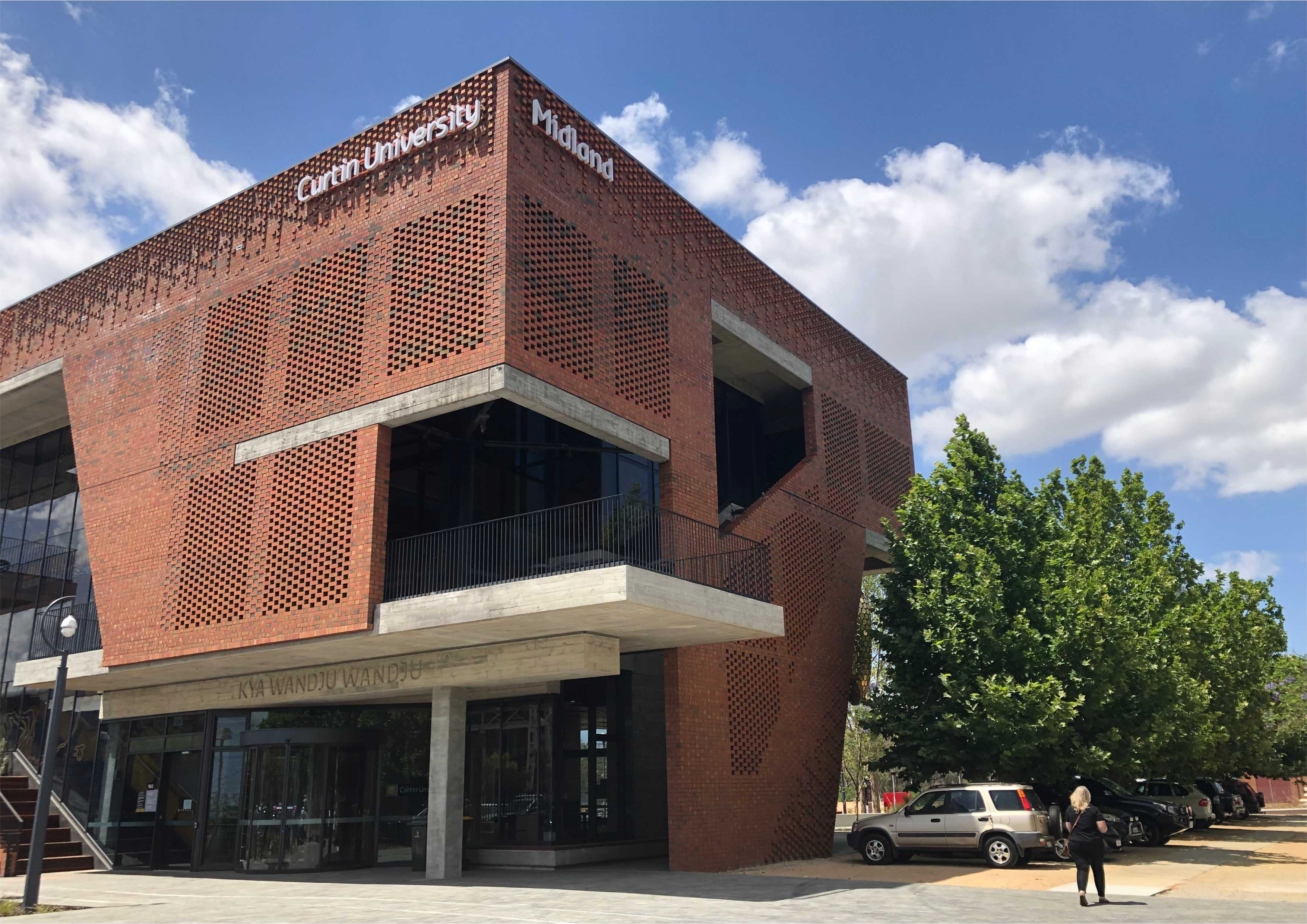 EXTERNAL SIGNAGE @ CURTIN UNI - Signs & Lines