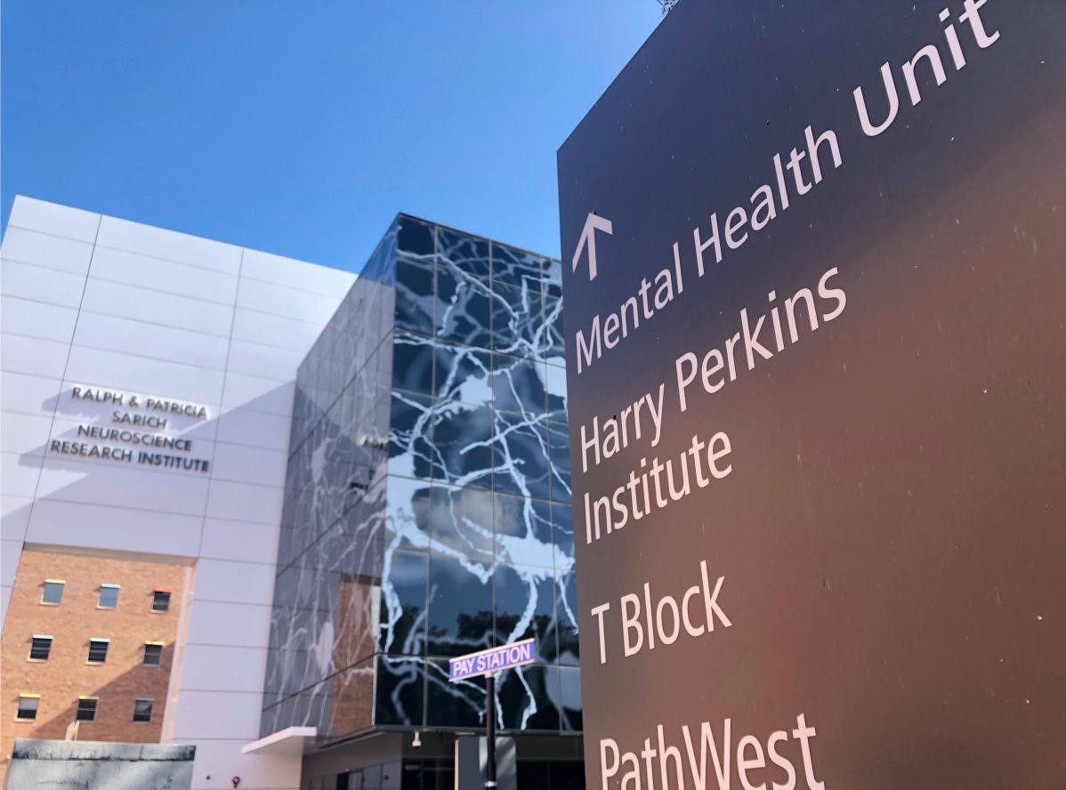 HOSPITAL WAYFINDING SIGNAGE - Signs & Lines