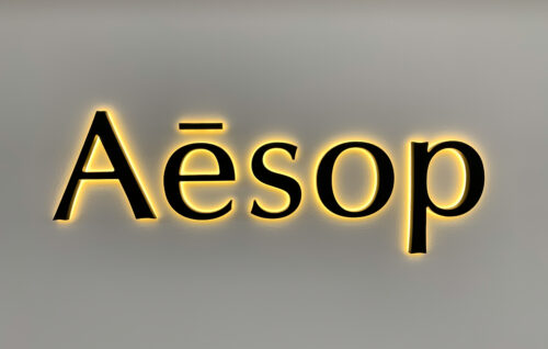 RETAIL SIGNAGE IN THE SPOTLIGHT - Signs & Lines