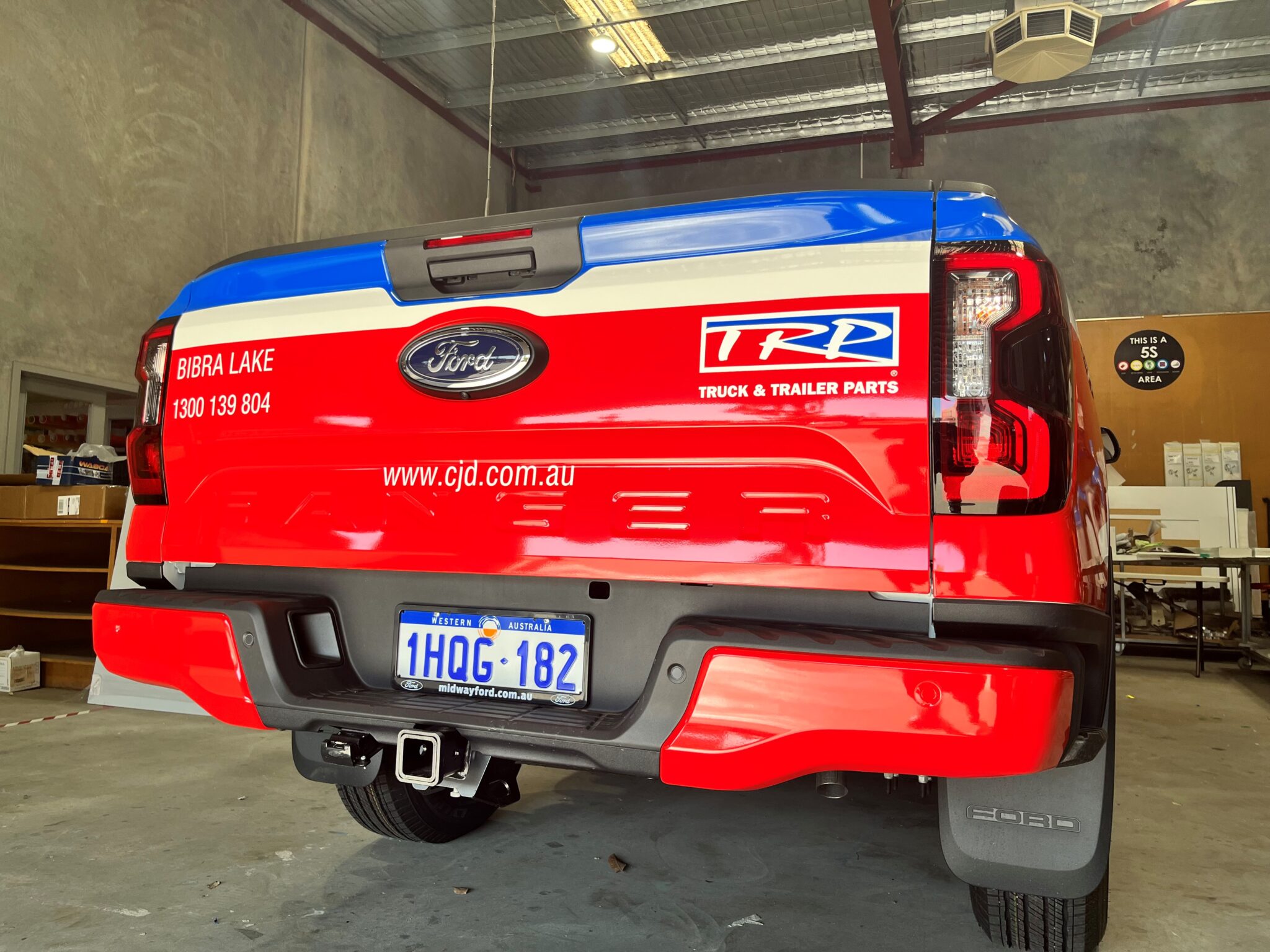 CREATE A STUNNING VEHICLE WRAP - Signs & Lines