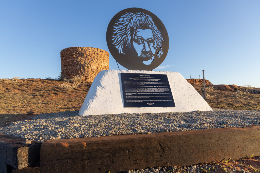 PLAQUES COMMEMORATE HISTORY - Signs & Lines