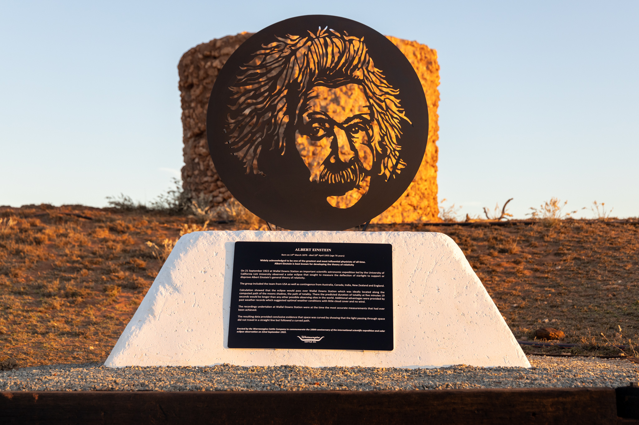 PLAQUES COMMEMORATE HISTORY - Signs & Lines