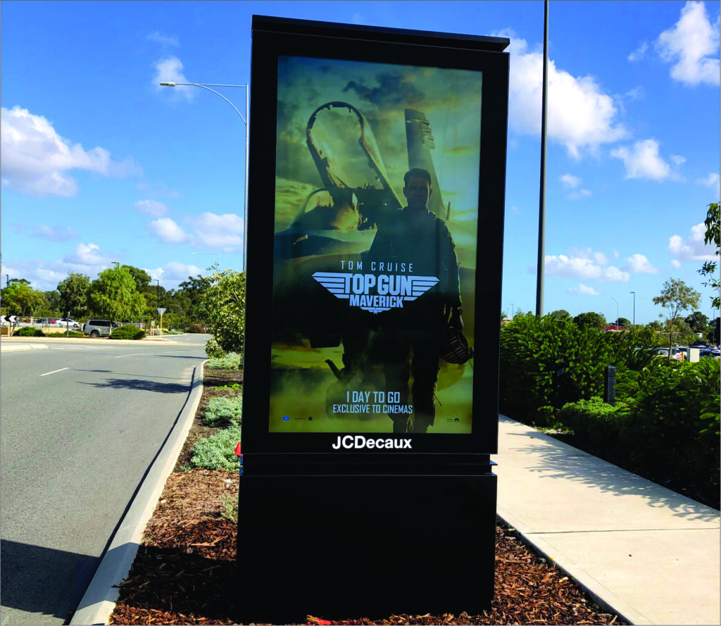 DIGITAL DISPLAYS TOTEMS @ PERTH AIRPORT - Signs & Lines