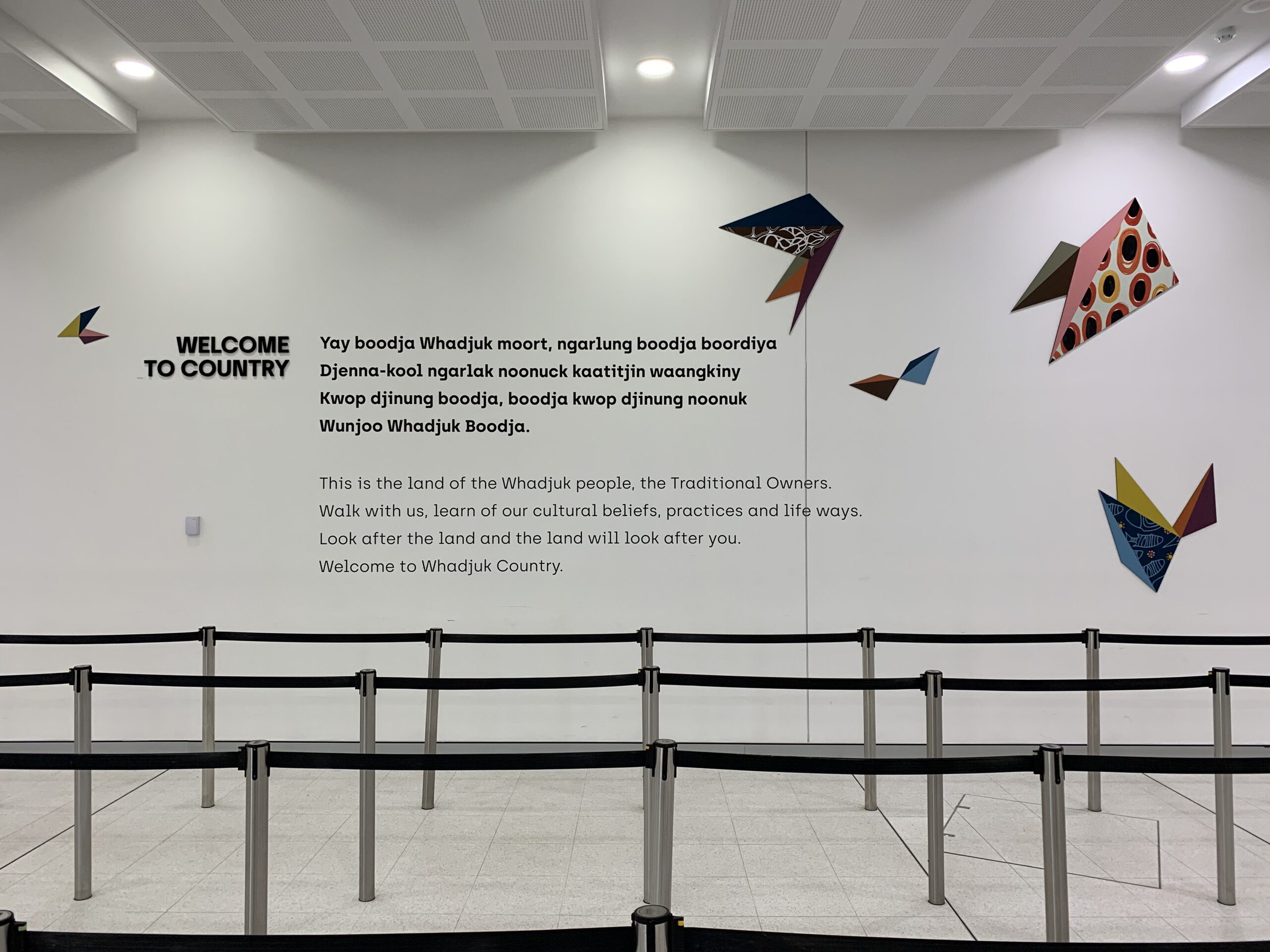AIRPORT SIGNAGE: WELCOME TO COUNTRY! - Signs & Lines