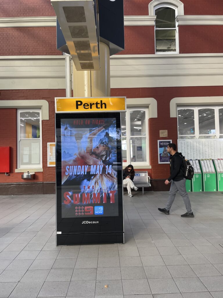 DIGITAL SIGNAGE AT PERTH CENTRAL STATION - Signs & Lines