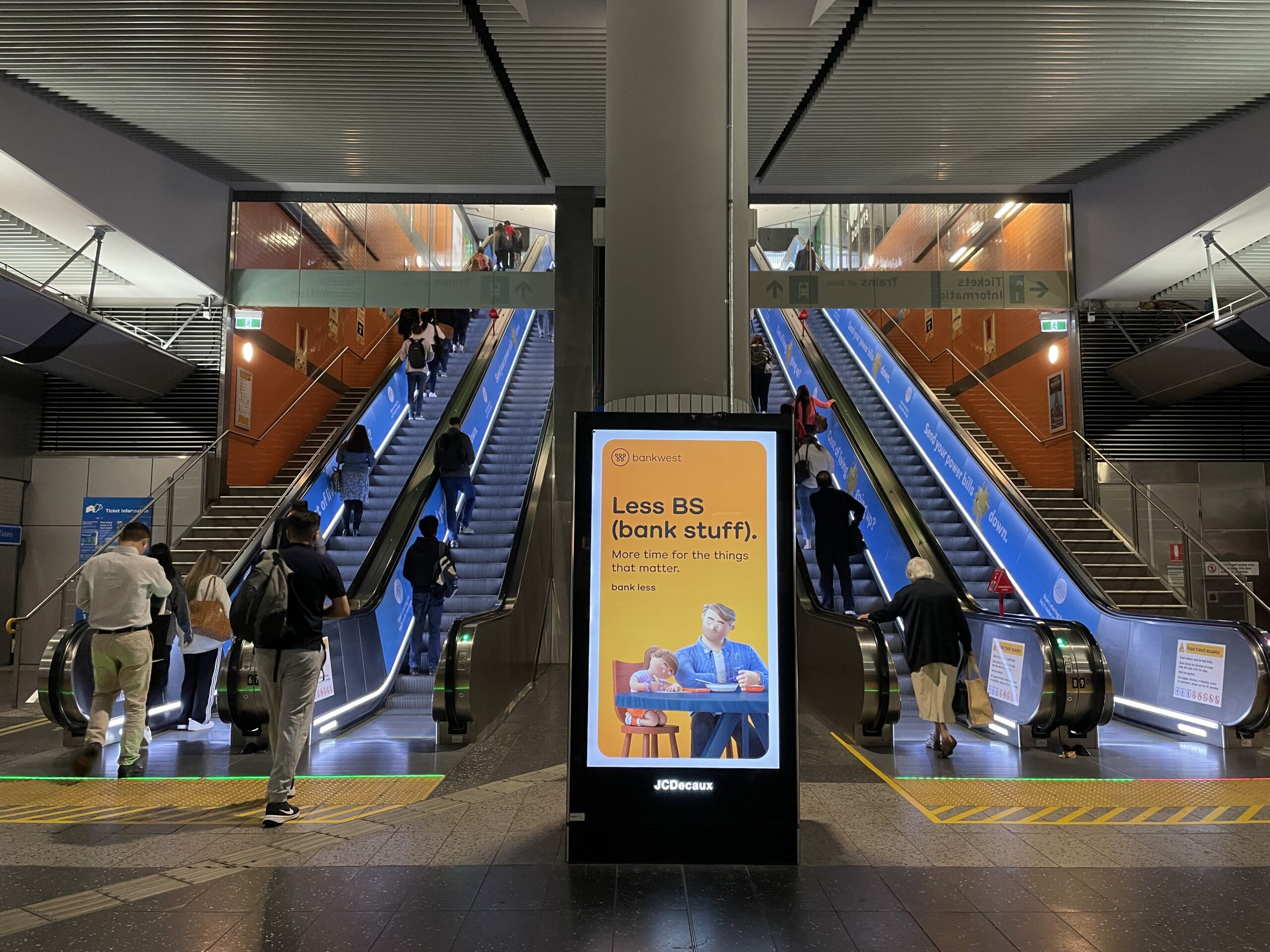 DIGITAL SIGNAGE AT PERTH CENTRAL STATION - Signs & Lines