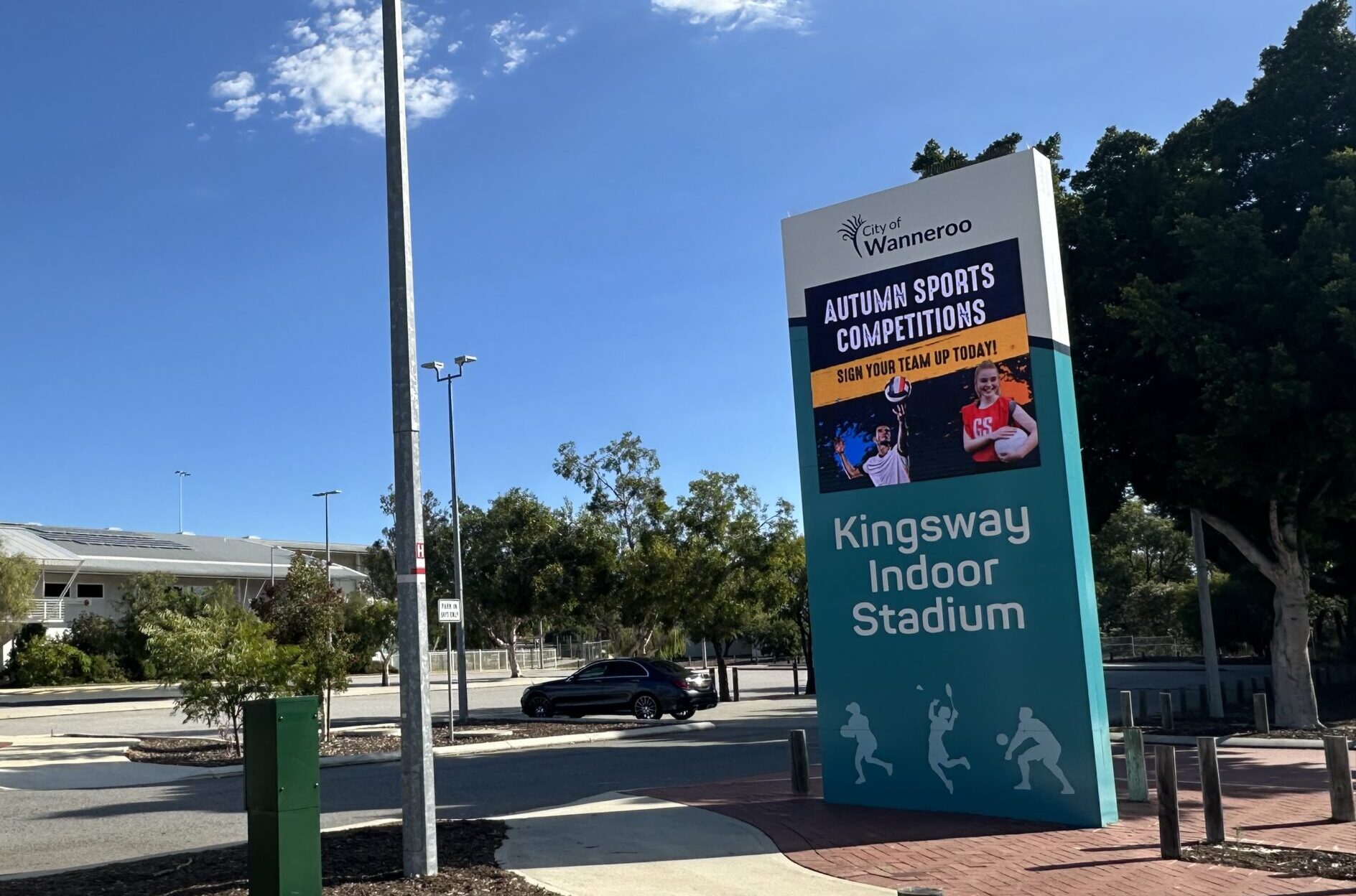 KINGSWAY PYLON DIGITAL SIGNAGE - Signs & Lines