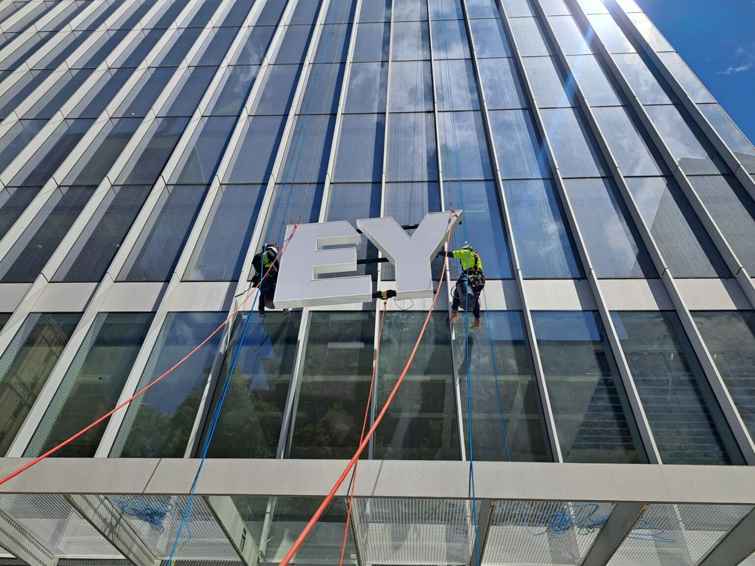 EY SKY SIGNS - Signs & Lines