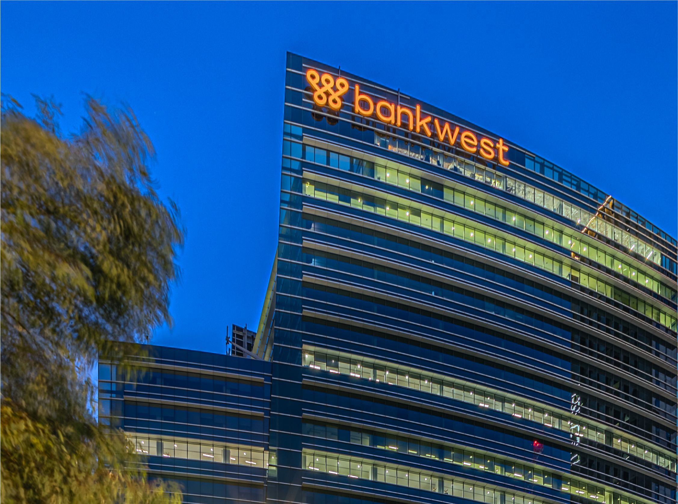 BANKWEST SKY SIGNAGE - Signs & Lines